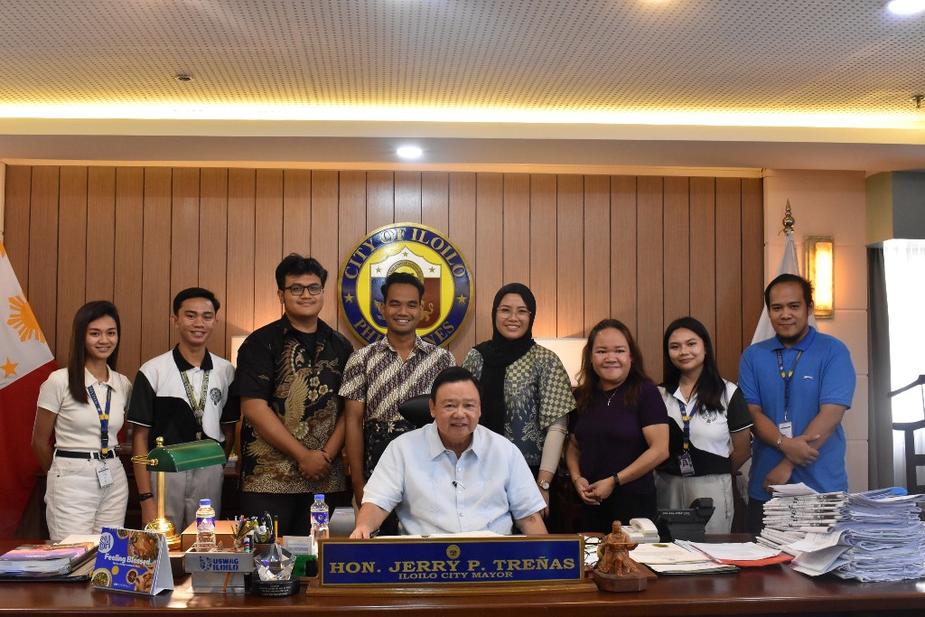 Indonesian exchange students pay courtesy call to Iloilo City Mayor ...